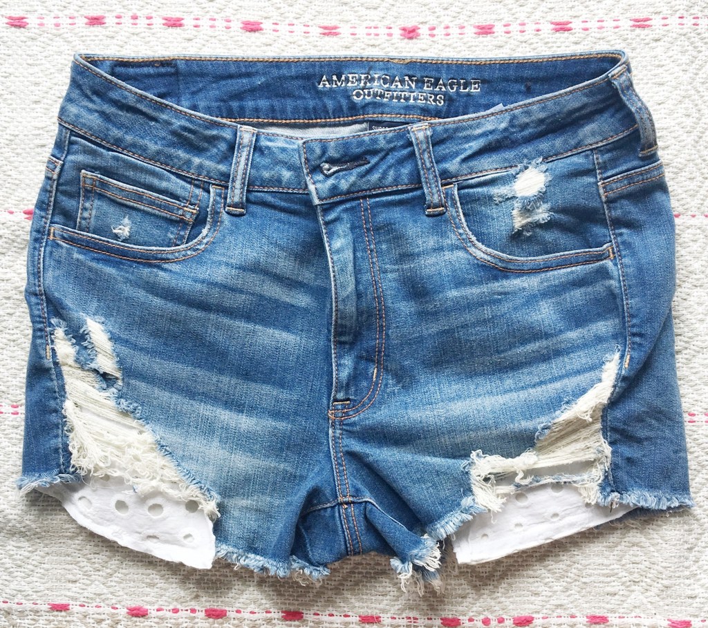 DIY: Pretty Pockets on Your Denim Shorts – Ruffles and Rubies